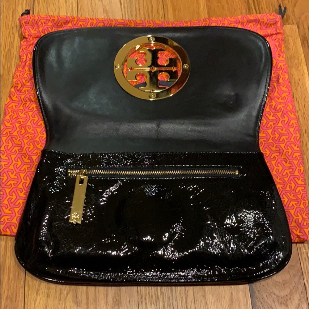 Tory Burch Logo Patent Logo Clutch - Gem
